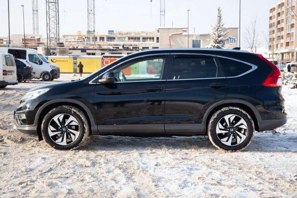 Black Honda CR-V 2015 in Vilnius, with an engine capacity of 1.60 L and mileage of 159 thousand km for 15300 €, photo 2 on AUTOMOTO.COM.LV