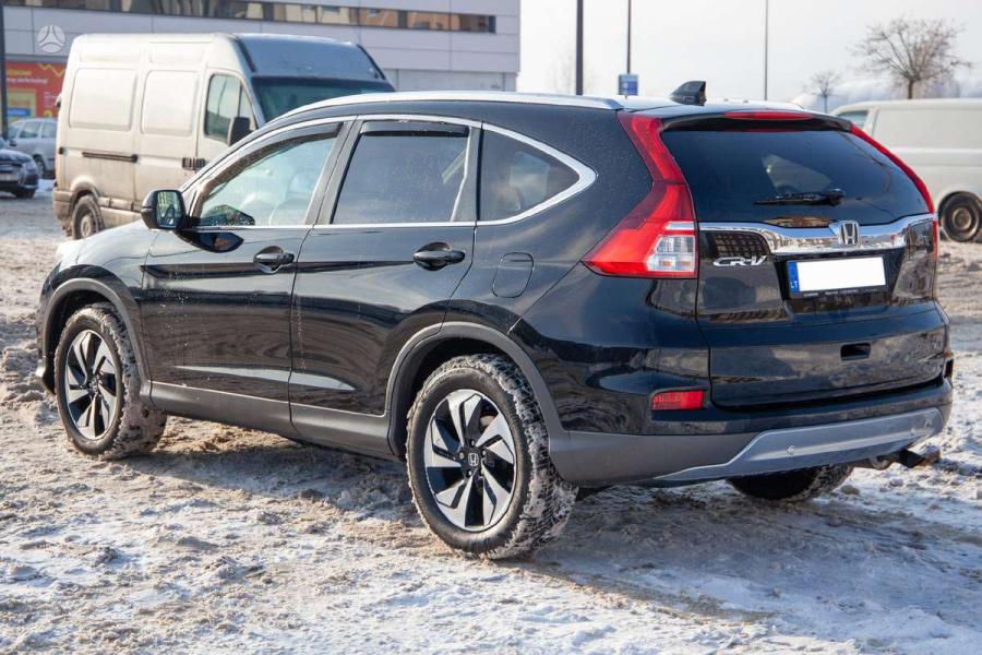 Black Honda CR-V 2015 in Vilnius, with an engine capacity of 1.60 L and mileage of 159 thousand km for 15300 €, photo 3 on AUTOMOTO.COM.LV