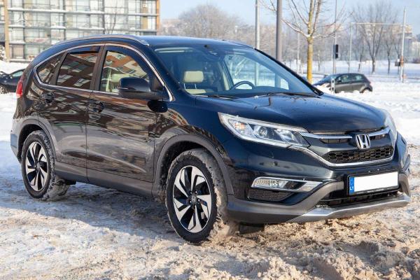 Black Honda CR-V 2015 in Vilnius, with an engine capacity of 1.60 L and mileage of 159 thousand km for 15300 €, photo 7 on AUTOMOTO.COM.LV