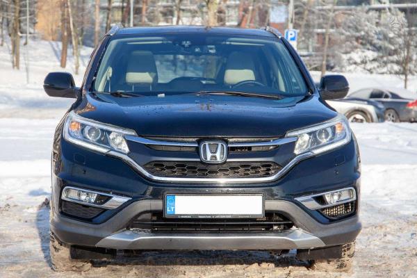 Black Honda CR-V 2015 in Vilnius, with an engine capacity of 1.60 L and mileage of 159 thousand km for 15300 €, photo 8 on AUTOMOTO.COM.LV