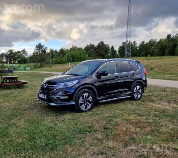 Melns Honda CR-V 2015 Rīga, ar dzinēja tilpumu 2.00 L un nobraukumu 135 tūkst. km par 14700 €, foto 1 vietnē AUTOMOTO.COM.LV