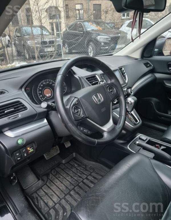 Melns Honda CR-V 2015 Rīga, ar dzinēja tilpumu 2.00 L un nobraukumu 135 tūkst. km par 14700 €, foto 10 vietnē AUTOMOTO.COM.LV