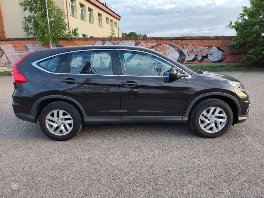 Melns Honda CR-V 2015 Šauļi, ar dzinēja tilpumu 1.60 L un nobraukumu 136 tūkst. km par 13500 €, foto 8 vietnē AUTOMOTO.COM.LV