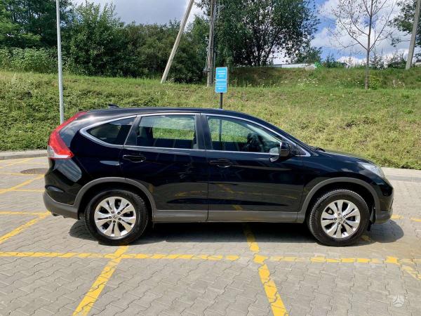 Melns Honda CR-V 2015 Viļņa, ar dzinēja tilpumu 1.60 L un nobraukumu 262 tūkst. km par 7950 €, foto 6 vietnē AUTOMOTO.COM.LV