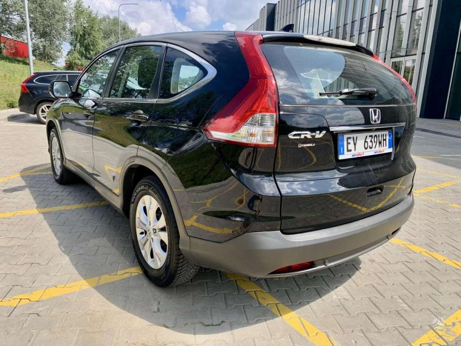 Black Honda CR-V 2015 in Vilnius, with an engine capacity of 1.60 L and mileage of 262 thousand km for 7950 €, photo 4 on AUTOMOTO.COM.LV