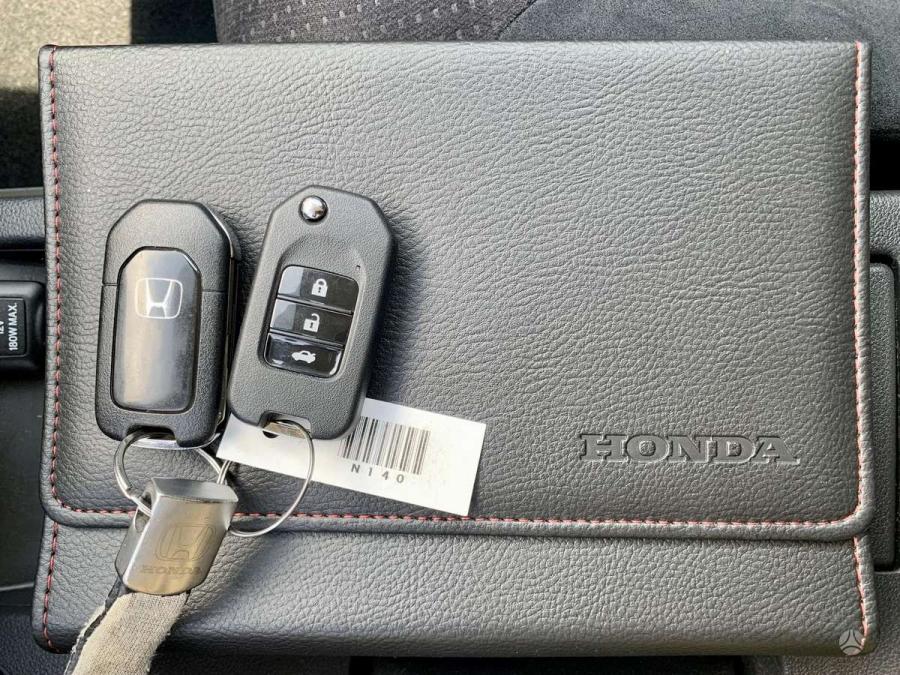 Black Honda CR-V 2015 in Vilnius, with an engine capacity of 1.60 L and mileage of 262 thousand km for 7950 €, photo 18 on AUTOMOTO.COM.LV