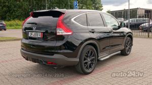 Black Honda CR-V 2015 in Tartu, with an engine capacity of 1.60 L and mileage of 136 thousand km for 13990 €, photo 5 on AUTOMOTO.COM.LV