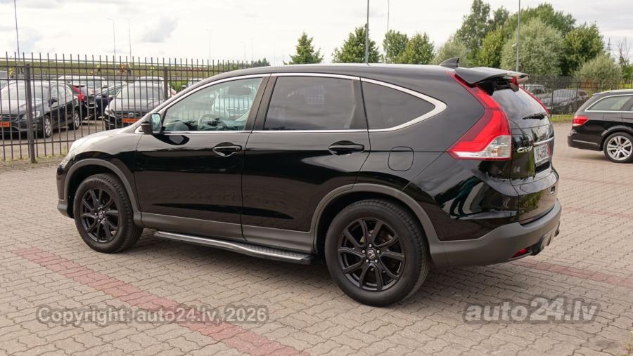 Black Honda CR-V 2015 in Tartu, with an engine capacity of 1.60 L and mileage of 136 thousand km for 13990 €, photo 7 on AUTOMOTO.COM.LV