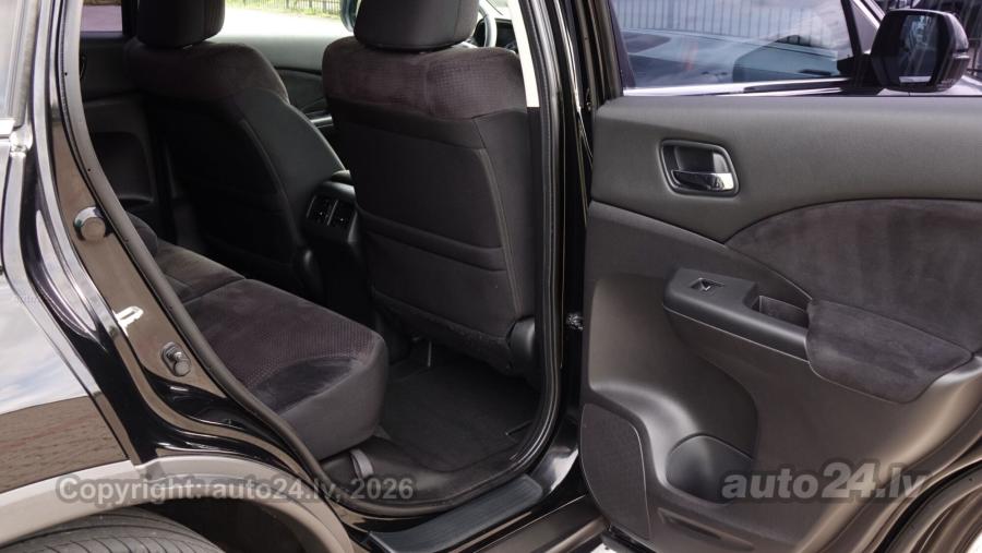 Black Honda CR-V 2015 in Tartu, with an engine capacity of 1.60 L and mileage of 136 thousand km for 13990 €, photo 10 on AUTOMOTO.COM.LV