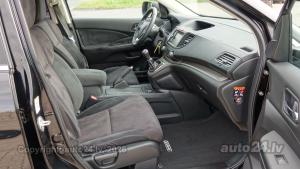 Black Honda CR-V 2015 in Tartu, with an engine capacity of 1.60 L and mileage of 136 thousand km for 13990 €, photo 11 on AUTOMOTO.COM.LV