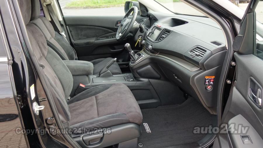 Black Honda CR-V 2015 in Tartu, with an engine capacity of 1.60 L and mileage of 136 thousand km for 13990 €, photo 11 on AUTOMOTO.COM.LV