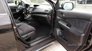 Black Honda CR-V 2015 in Tartu, with an engine capacity of 1.60 L and mileage of 136 thousand km for 13990 €, photo 12 on AUTOMOTO.COM.LV