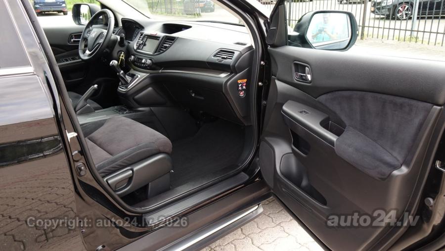 Black Honda CR-V 2015 in Tartu, with an engine capacity of 1.60 L and mileage of 136 thousand km for 13990 €, photo 12 on AUTOMOTO.COM.LV