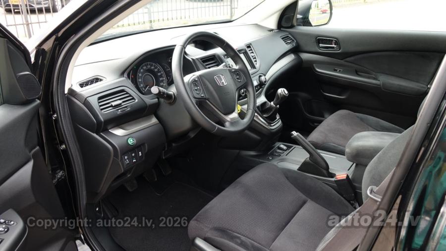Black Honda CR-V 2015 in Tartu, with an engine capacity of 1.60 L and mileage of 136 thousand km for 13990 €, photo 14 on AUTOMOTO.COM.LV