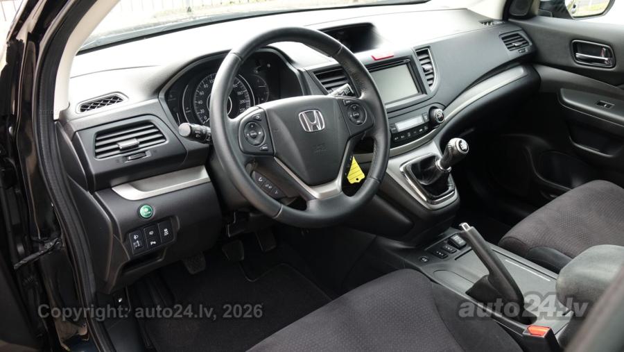 Black Honda CR-V 2015 in Tartu, with an engine capacity of 1.60 L and mileage of 136 thousand km for 13990 €, photo 16 on AUTOMOTO.COM.LV