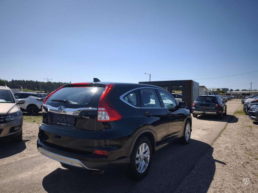 Black Honda CR-V 2015 in Vilnius, with an engine capacity of 2.00 L and mileage of 177 thousand km for 14650 €, photo 5 on AUTOMOTO.COM.LV