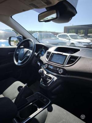 Black Honda CR-V 2015 in Vilnius, with an engine capacity of 2.00 L and mileage of 177 thousand km for 14650 €, photo 11 on AUTOMOTO.COM.LV