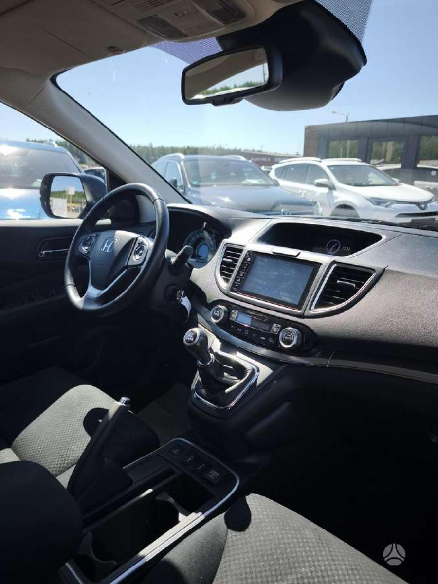 Black Honda CR-V 2015 in Vilnius, with an engine capacity of 2.00 L and mileage of 177 thousand km for 14650 €, photo 11 on AUTOMOTO.COM.LV