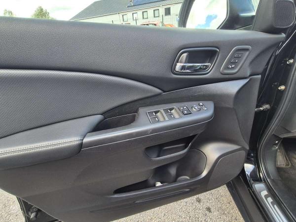 Honda CR-V 2015 in Alytus on AUTOMOTO.COM.LV Black Honda CR-V 2015 in Alytus, with an engine capacity of 1.60 L and mileage of 112 thousand km for 14900 €, photo 7 on AUTOMOTO.COM.LV