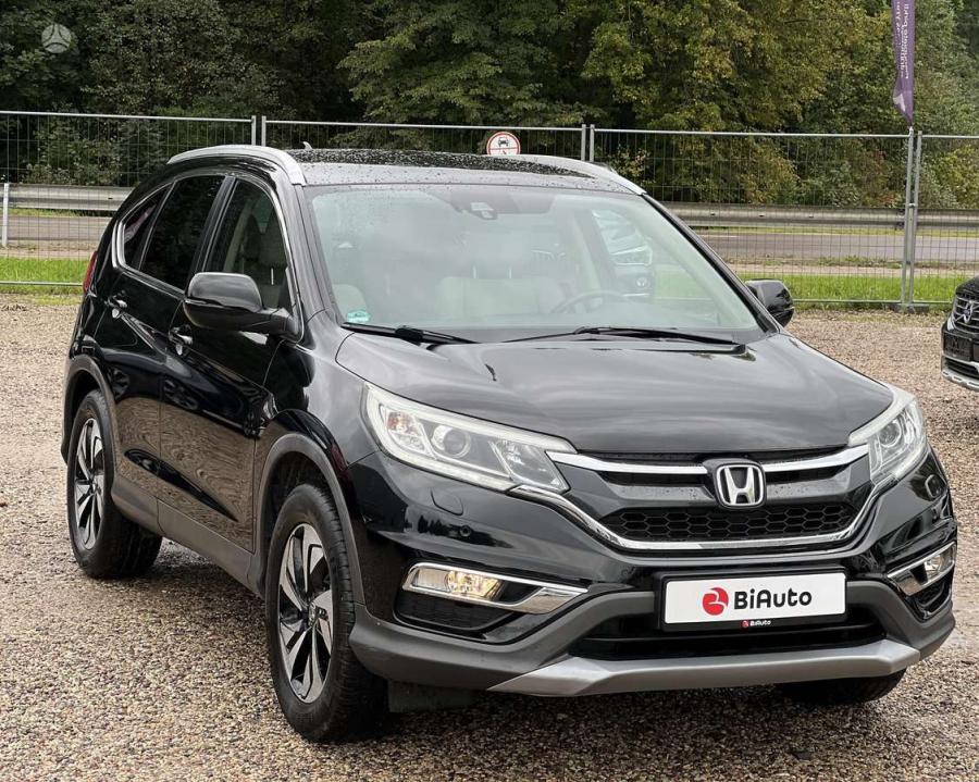 Black Honda CR-V 2015 in Utena, with an engine capacity of 1.60 L and mileage of 248 thousand km for 10900 €, photo 17 on AUTOMOTO.COM.LV
