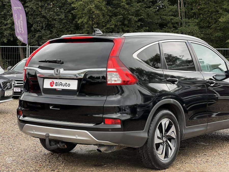 Black Honda CR-V 2015 in Utena, with an engine capacity of 1.60 L and mileage of 248 thousand km for 10900 €, photo 45 on AUTOMOTO.COM.LV