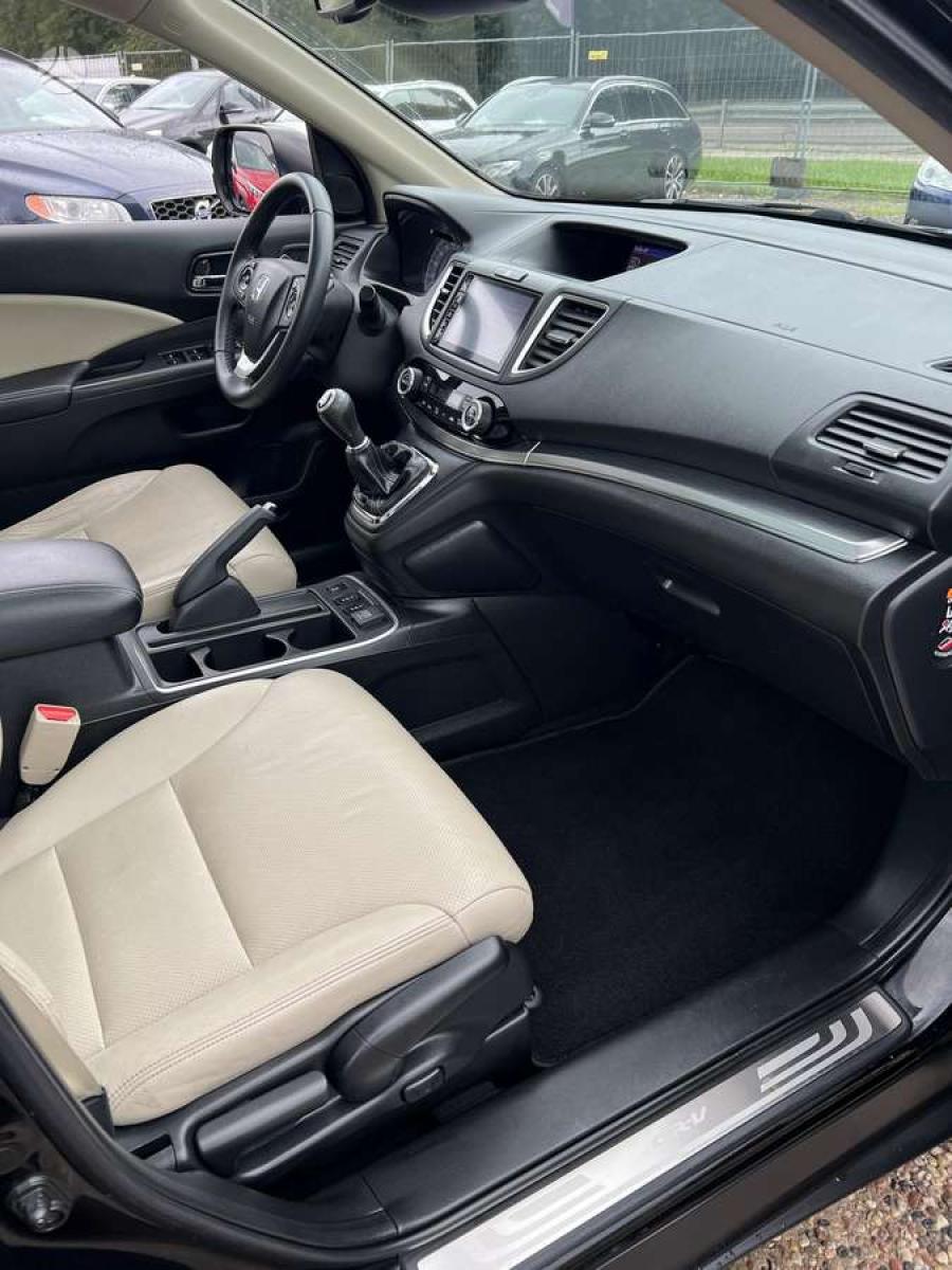 Black Honda CR-V 2015 in Utena, with an engine capacity of 1.60 L and mileage of 248 thousand km for 10900 €, photo 74 on AUTOMOTO.COM.LV