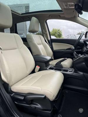 Black Honda CR-V 2015 in Utena, with an engine capacity of 1.60 L and mileage of 248 thousand km for 10900 €, photo 79 on AUTOMOTO.COM.LV