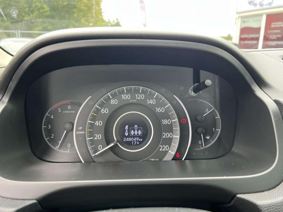 Black Honda CR-V 2015 in Utena, with an engine capacity of 1.60 L and mileage of 248 thousand km for 10900 €, photo 83 on AUTOMOTO.COM.LV