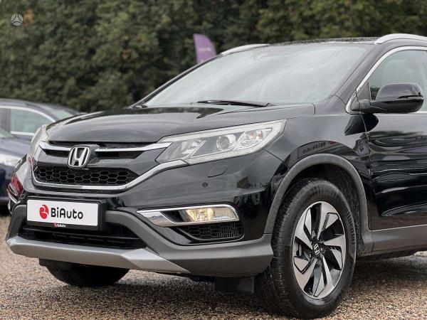 Black Honda CR-V 2015 in Utena, with an engine capacity of 1.60 L and mileage of 248 thousand km for 10900 €, photo 6 on AUTOMOTO.COM.LV