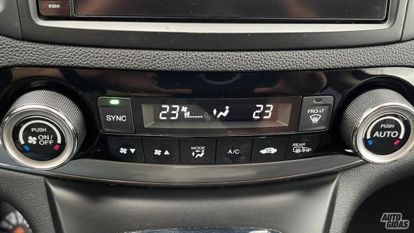 Black Honda CR-V 2015 in Marijampole, with an engine capacity of 1.60 L and mileage of 248 thousand km for 10990 €, photo 4 on AUTOMOTO.COM.LV
