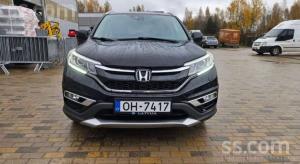 Black Honda CR-V 2015 in Riga, with an engine capacity of 1.60 L and mileage of 104 thousand km for 11800 €, photo 1 on AUTOMOTO.COM.LV
