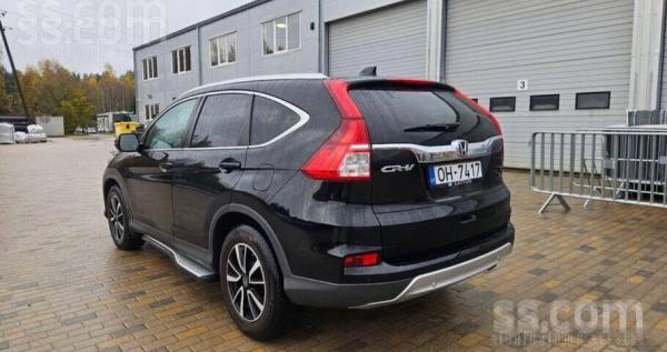 Black Honda CR-V 2015 in Riga, with an engine capacity of 1.60 L and mileage of 104 thousand km for 11800 €, photo 4 on AUTOMOTO.COM.LV