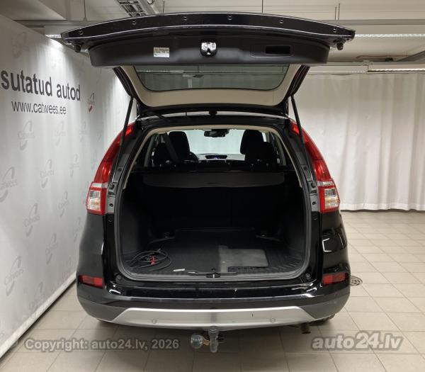 Black Honda CR-V 2016 in Tallinn, with an engine capacity of 1.60 L and mileage of 156 thousand km for 16900 €, photo 7 on AUTOMOTO.COM.LV