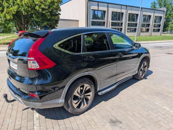 Black Honda CR-V 2016 in Taurage, with an engine capacity of 1.60 L and mileage of 231 thousand km for 12200 €, photo 5 on AUTOMOTO.COM.LV