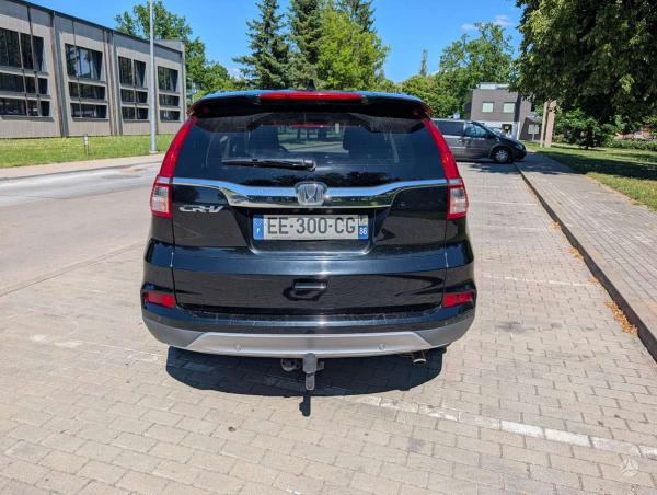 Black Honda CR-V 2016 in Taurage, with an engine capacity of 1.60 L and mileage of 231 thousand km for 12200 €, photo 6 on AUTOMOTO.COM.LV