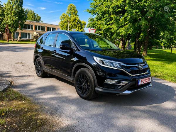 Black Honda CR-V 2016 in Plunge, with an engine capacity of 1.60 L and mileage of 219 thousand km for 11650 €, photo 1 on AUTOMOTO.COM.LV