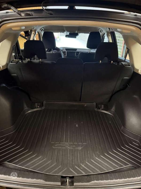 Black Honda CR-V 2016 in Plunge, with an engine capacity of 1.60 L and mileage of 219 thousand km for 11650 €, photo 7 on AUTOMOTO.COM.LV