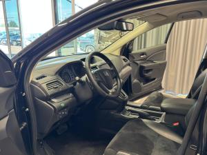 Black Honda CR-V 2016 in Riga, with an engine capacity of 2.00 L and mileage of 134 thousand km for 15500 €, photo 8 on AUTOMOTO.COM.LV