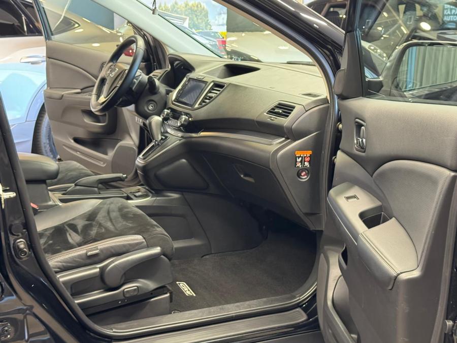 Black Honda CR-V 2016 in Riga, with an engine capacity of 2.00 L and mileage of 134 thousand km for 15500 €, photo 14 on AUTOMOTO.COM.LV