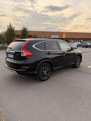 Melns Honda CR-V 2016 Kauņa, ar dzinēja tilpumu 2.40 L un nobraukumu 200 tūkst. km par 10400 €, foto 5 vietnē AUTOMOTO.COM.LV