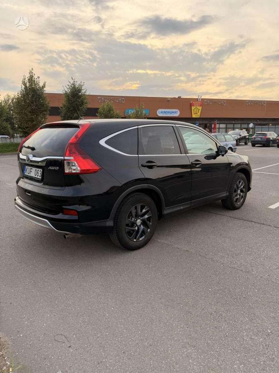 Melns Honda CR-V 2016 Kauņa, ar dzinēja tilpumu 2.40 L un nobraukumu 200 tūkst. km par 10400 €, foto 5 vietnē AUTOMOTO.COM.LV