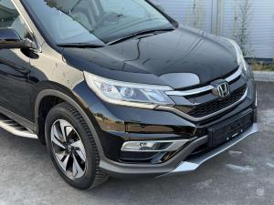 Black Honda CR-V 2016 in Utena, with an engine capacity of 1.60 L and mileage of 167 thousand km for 16200 €, photo 6 on AUTOMOTO.COM.LV