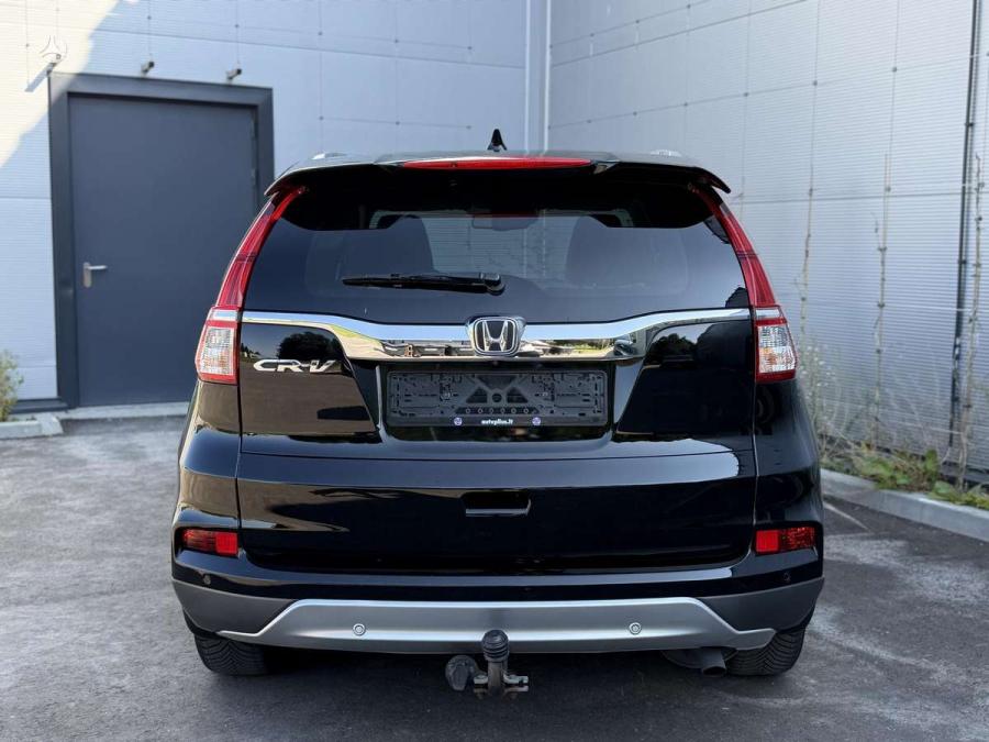 Black Honda CR-V 2016 in Utena, with an engine capacity of 1.60 L and mileage of 167 thousand km for 16200 €, photo 10 on AUTOMOTO.COM.LV