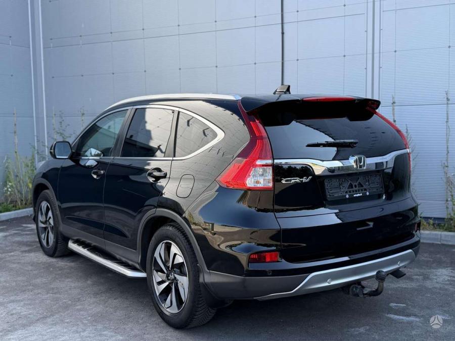 Black Honda CR-V 2016 in Utena, with an engine capacity of 1.60 L and mileage of 167 thousand km for 16200 €, photo 11 on AUTOMOTO.COM.LV