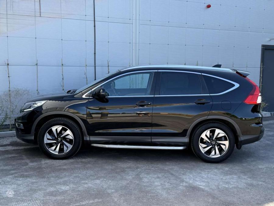 Black Honda CR-V 2016 in Utena, with an engine capacity of 1.60 L and mileage of 167 thousand km for 16200 €, photo 12 on AUTOMOTO.COM.LV
