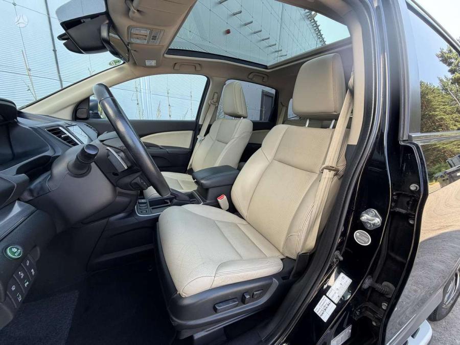 Black Honda CR-V 2016 in Utena, with an engine capacity of 1.60 L and mileage of 167 thousand km for 16200 €, photo 18 on AUTOMOTO.COM.LV
