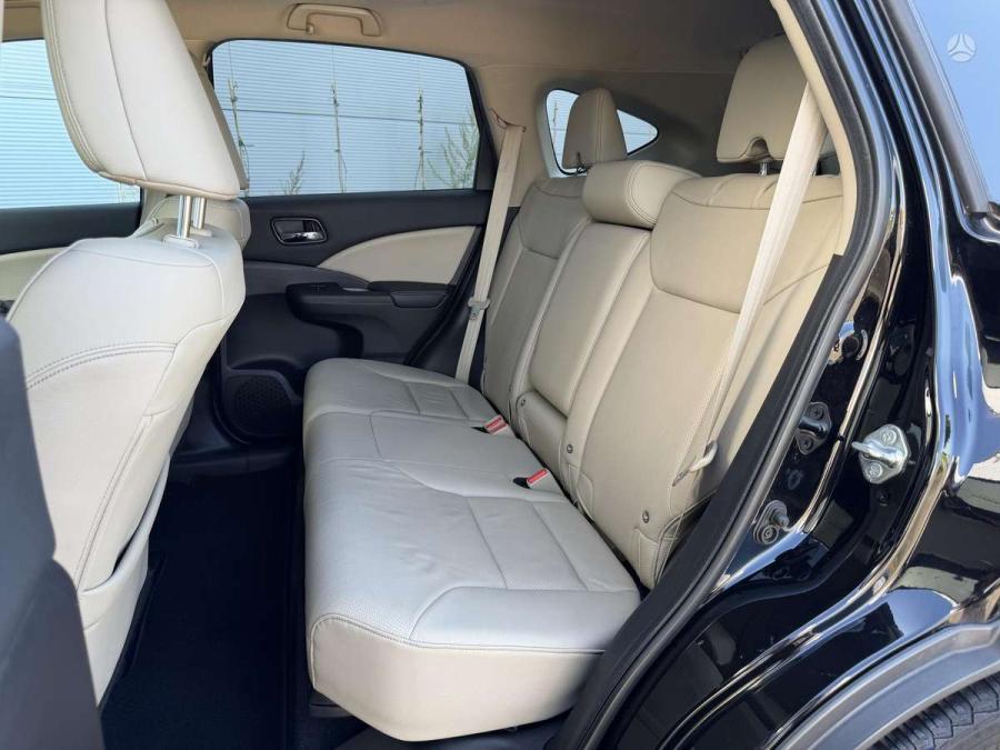 Black Honda CR-V 2016 in Utena, with an engine capacity of 1.60 L and mileage of 167 thousand km for 16200 €, photo 23 on AUTOMOTO.COM.LV