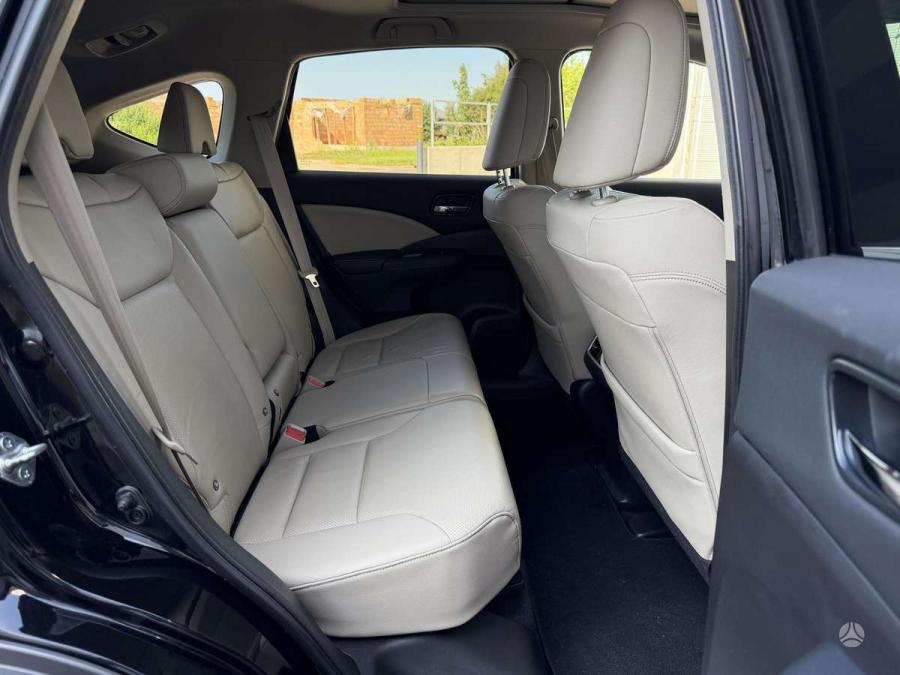 Black Honda CR-V 2016 in Utena, with an engine capacity of 1.60 L and mileage of 167 thousand km for 16200 €, photo 24 on AUTOMOTO.COM.LV