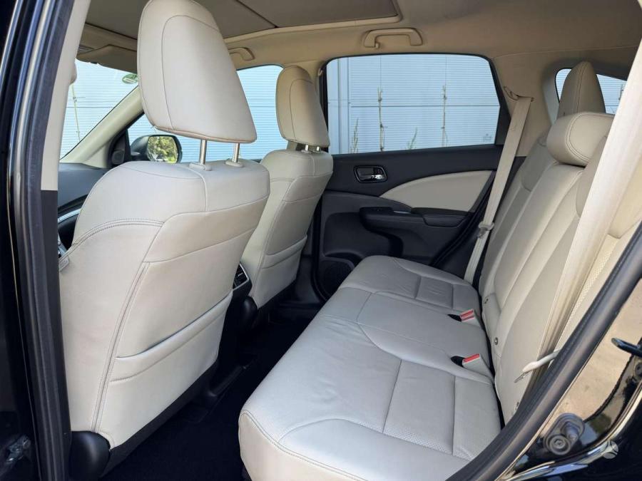 Black Honda CR-V 2016 in Utena, with an engine capacity of 1.60 L and mileage of 167 thousand km for 16200 €, photo 26 on AUTOMOTO.COM.LV
