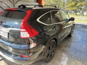 Black Honda CR-V 2016 in Vilnius, with an engine capacity of 1.60 L and mileage of 314 thousand km for 9350 €, photo 4 on AUTOMOTO.COM.LV